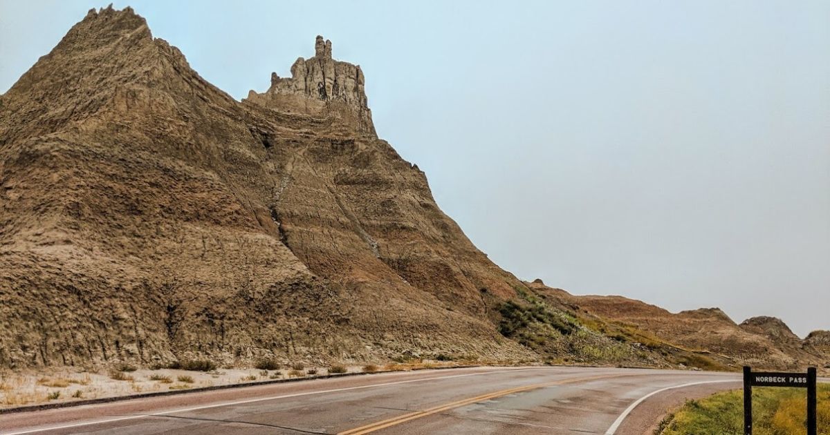 Driving the Otherworldly Badlands Loop Road — sightDOING