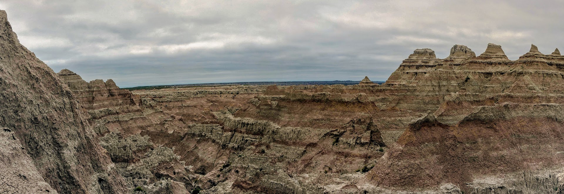 Driving the Otherworldly Badlands Loop Road — sightDOING
