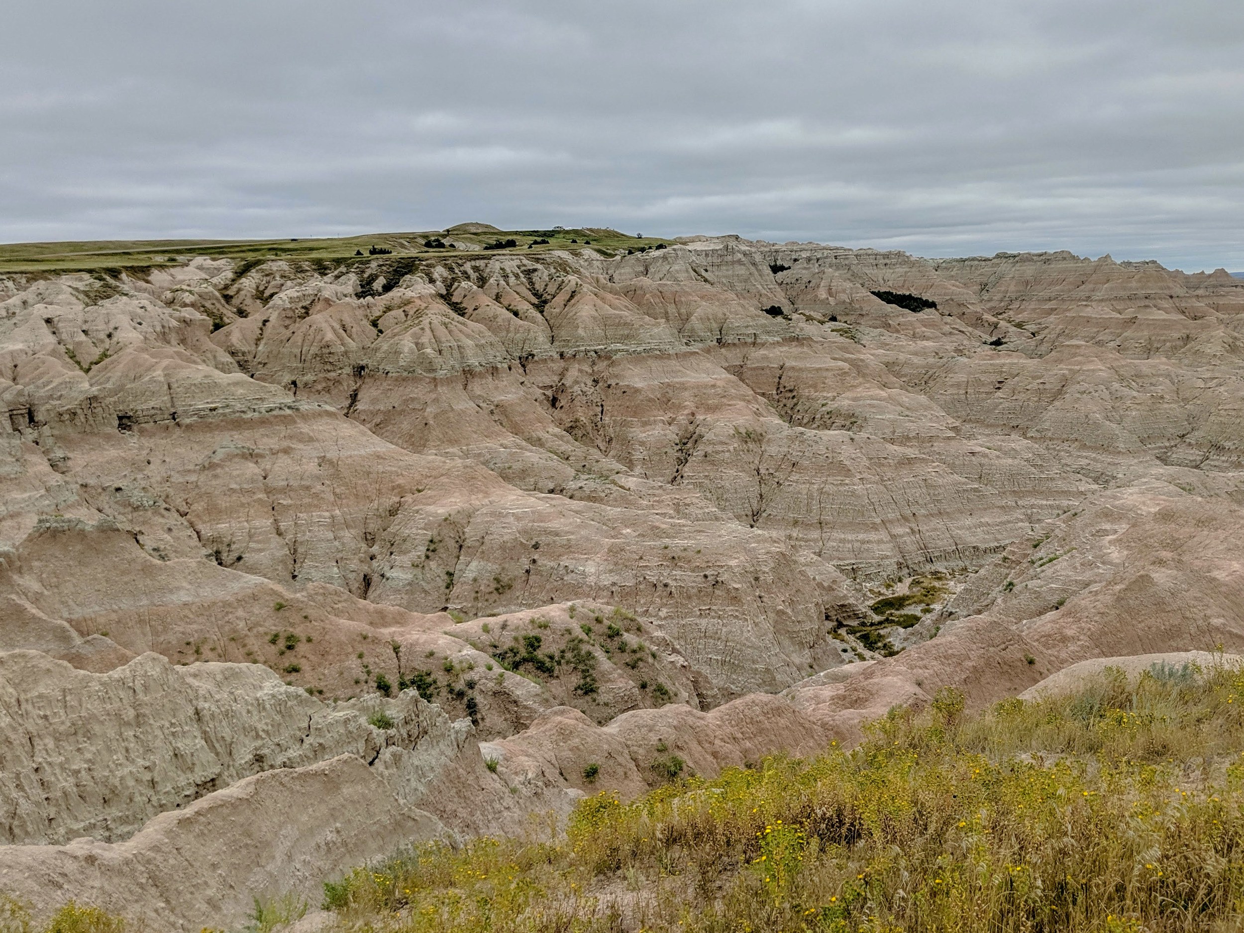 Driving the Otherworldly Badlands Loop Road — sightDOING